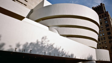The Guggenheim Museum’s dramatic curving concrete exterior set against ...